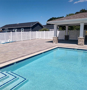 Commercial – Straight Line Fence